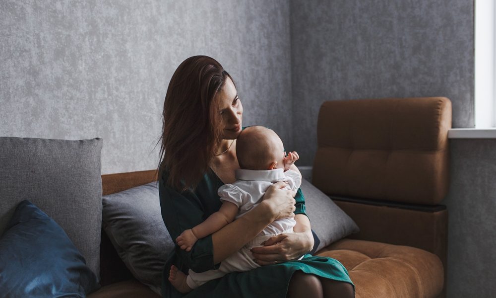 Natural birth pressure harming new mothers’ mental health, research finds